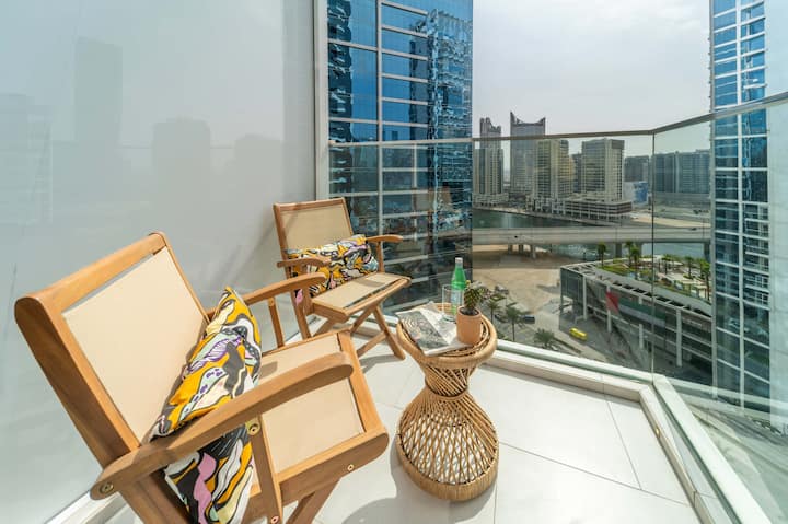 Cozy Studio W/ Canal Views Close To Burj Khalifa! - Dubai