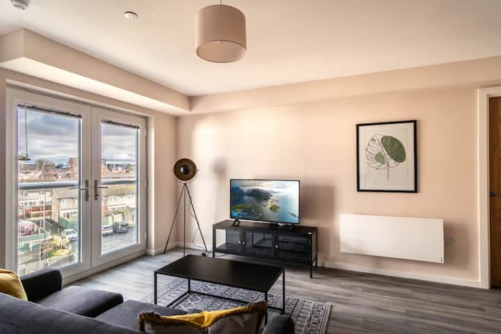 Modern & Stylish 2 Bed Apartment In Manchester - Salford