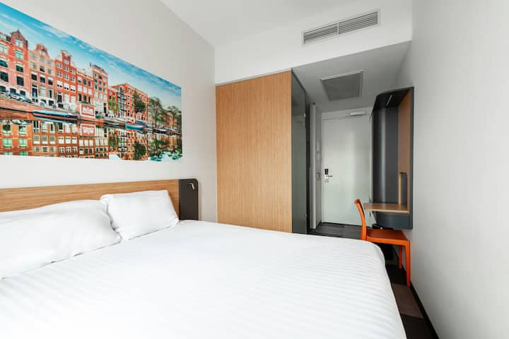 Walk Out, Go Right & You’re At The Arena In 2 Min - Amsterdam