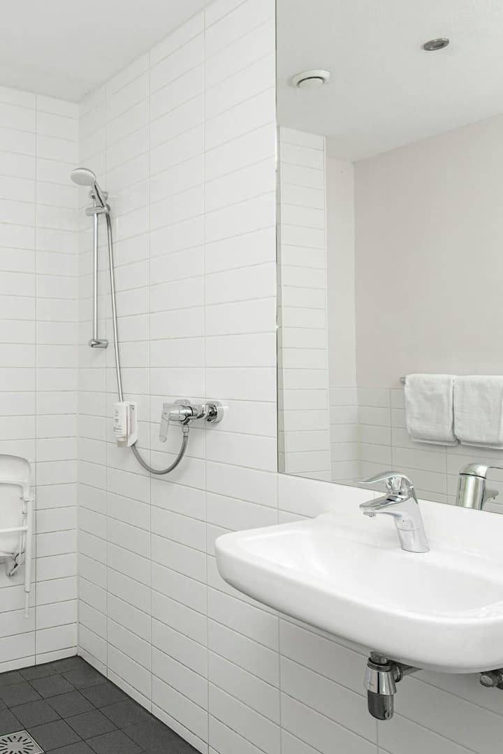 Triple Room In The Lively De Pijp Neighbourhood - Ámsterdam