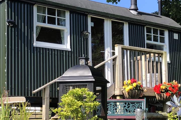 1 Bedroom Cabin Sleeps 2, Private Garden, Wifi - Camelford