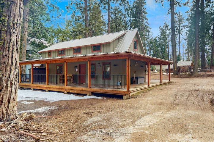 Quaint Cabin With Fp, Deck, & W/d - Near Skiing - China Peak Mountain Resort, CA