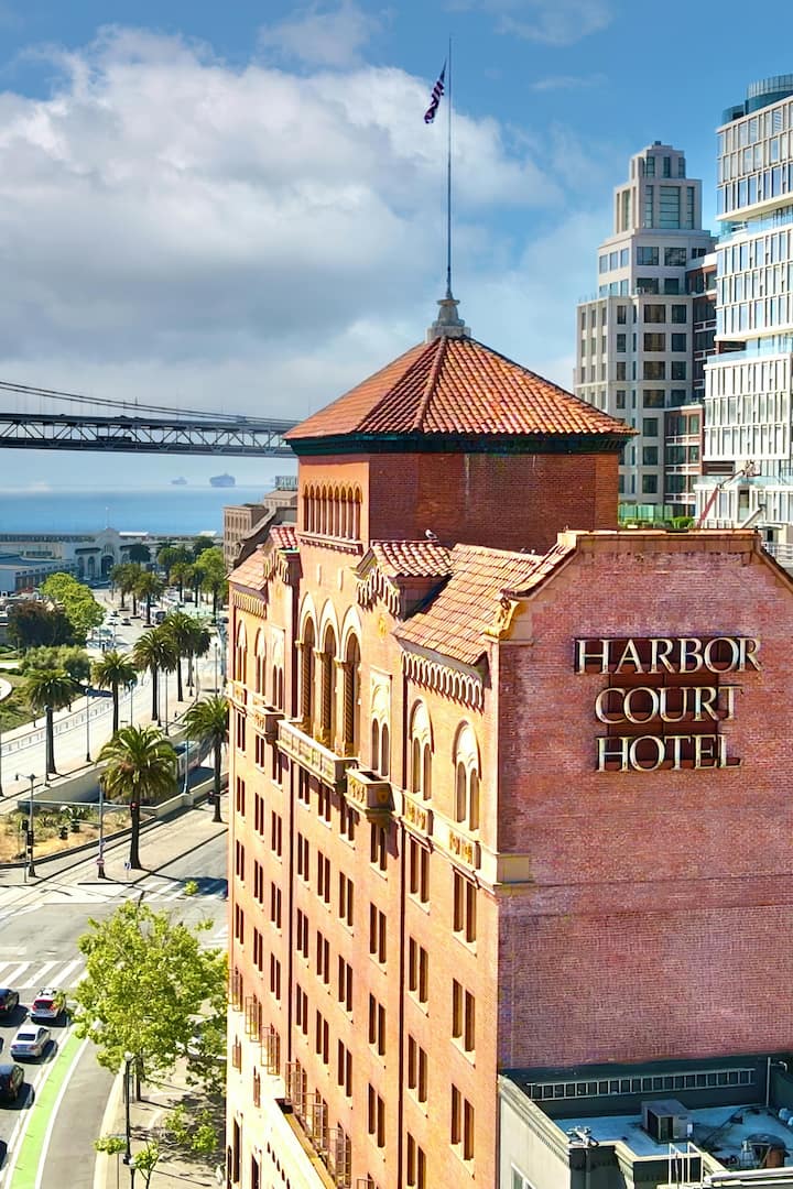 Waterfront Facing Queen With Views Of Bay Bridge - San Francisco, CA