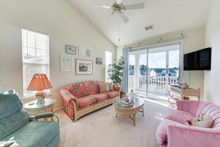 Sunset Beach Condo W/ Balcony, 5 Mi To The Ocean! - Sunset Beach, NC