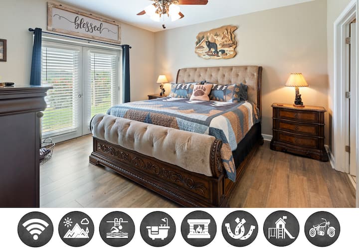 Sleepy Bear Getaway: Resort Indoor & Outdoor Pool - Pigeon Forge, TN