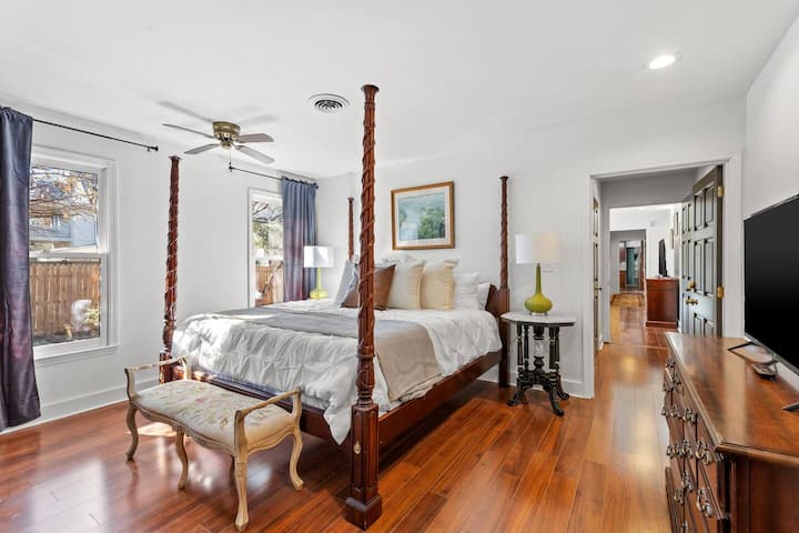 Upper's Historic Pink Oasis - Lexington, KY