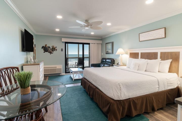 Dunes King Room Oceanfront Views 2nd Floor - Pawleys Island, SC