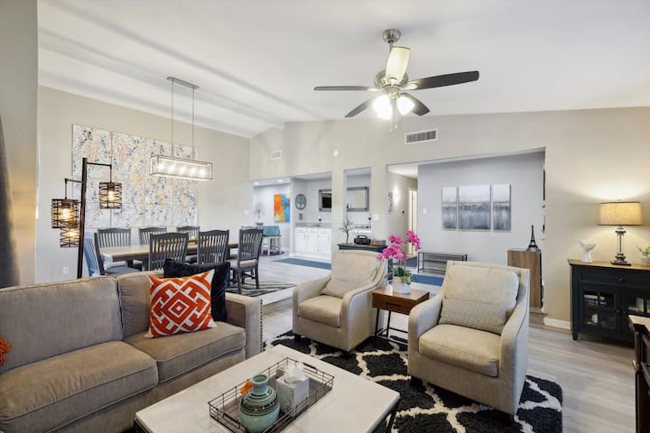 Garlands Hidden Gem, 4 Bedrooms, Hot Tub, Patio - Garland, TX