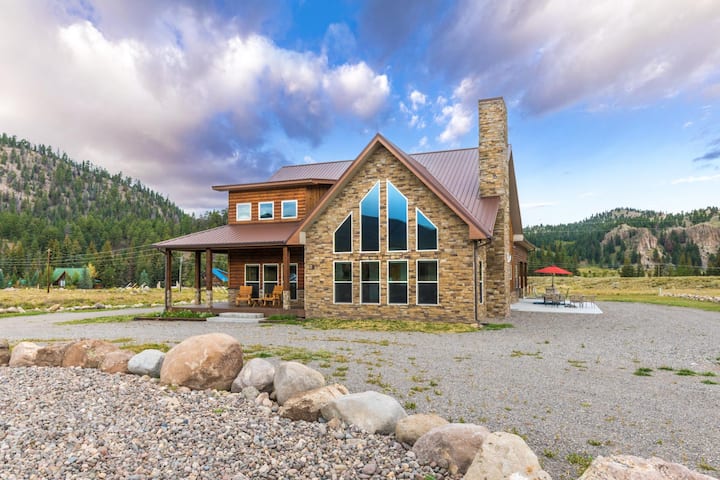 Newly Constructed Mtn Cabin | Hot Tub | Garage - South Fork, CO