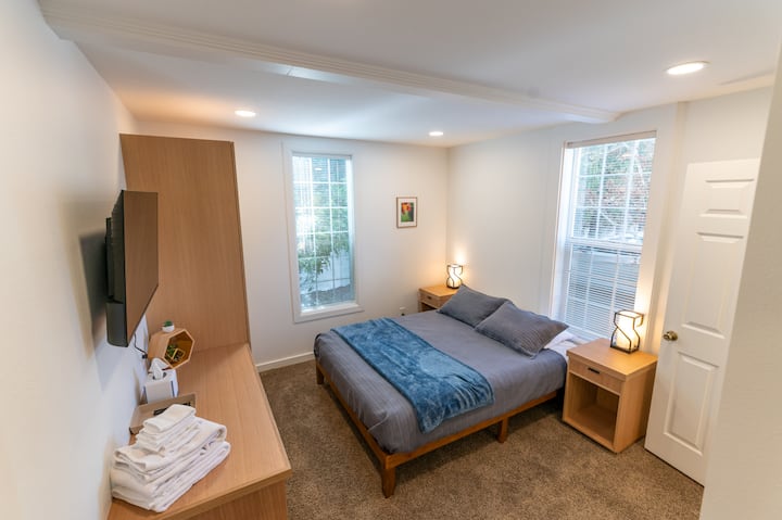 Court On The Lane - A Home For Family - Ashland, OR