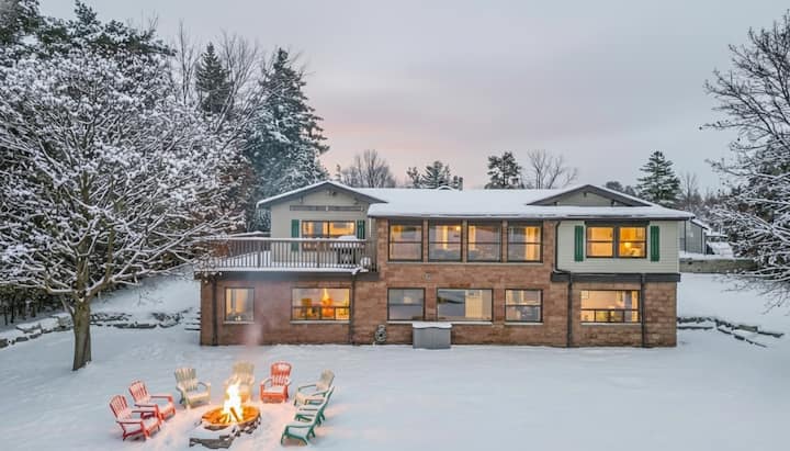 Lakefront Retreat: Hot Tub, Fire Pit, Canoe, Kayak - Kawartha Lakes