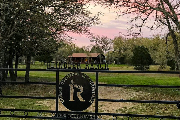 2br Water-view Cabin W/front Porch, W/d, Streaming - Round Top, TX