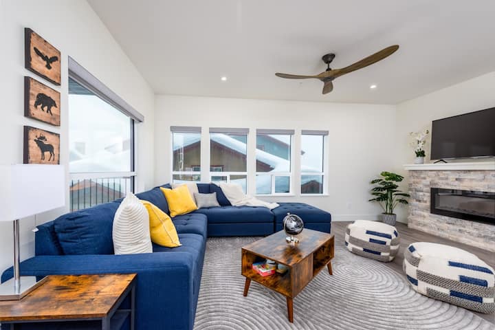 3 Bedroom Family Friendly Condo With Hot Tub! - Big White Ski Resort, BC