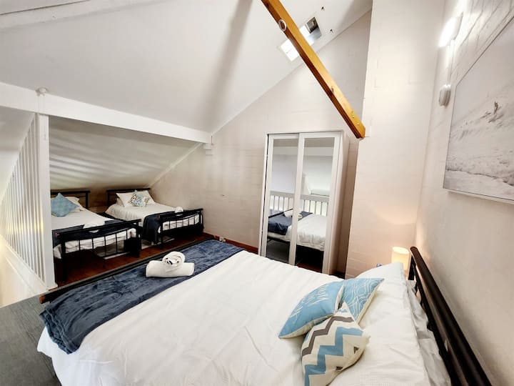 Ocean Breeze Loft Villa - Mandurah