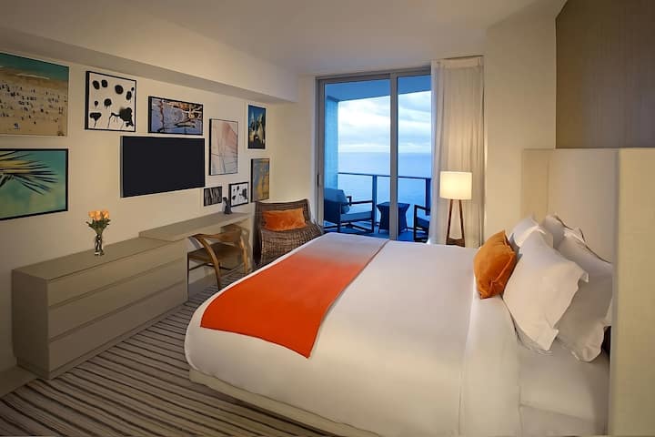 4 Sleek Suites With Balcony And Kitchen! - Hollywood, FL