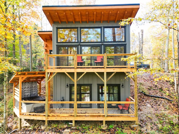 Harper’s Hideaway- New-close To Downtown& Hot Tub! - Gatlinburg, TN