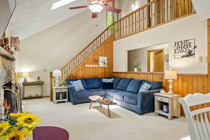 Shady Pines By Avantstay | Lake & Beach Access! - Albrightsville, PA