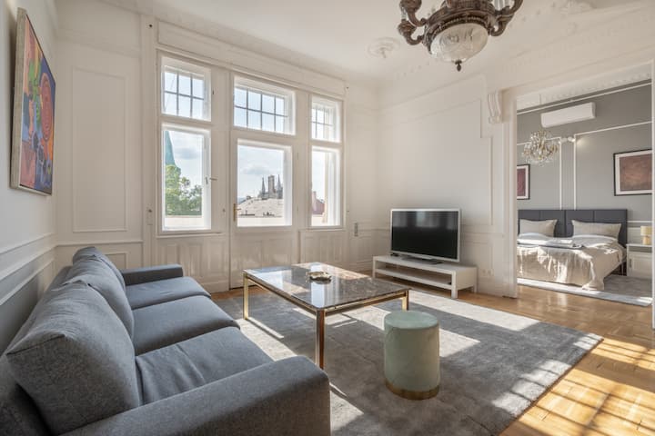 3 Br Classical Apartment With A Modern Touch 2unit - Budapest