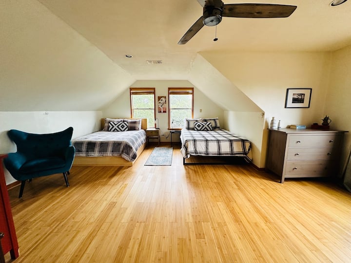 Master Suite At The Honeycomb (Shared House) - San Marcos, TX