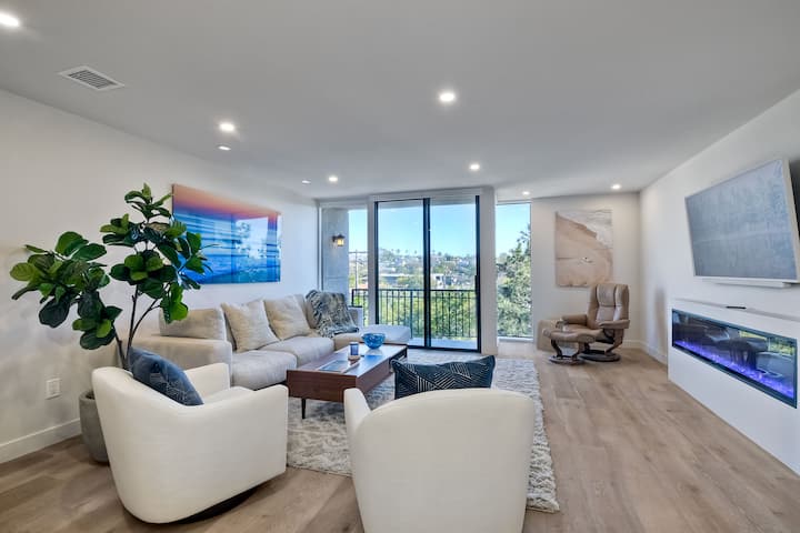 Oceanfront | Luxury Remodel | Pool | Walk 2 Dining - Encinitas, CA