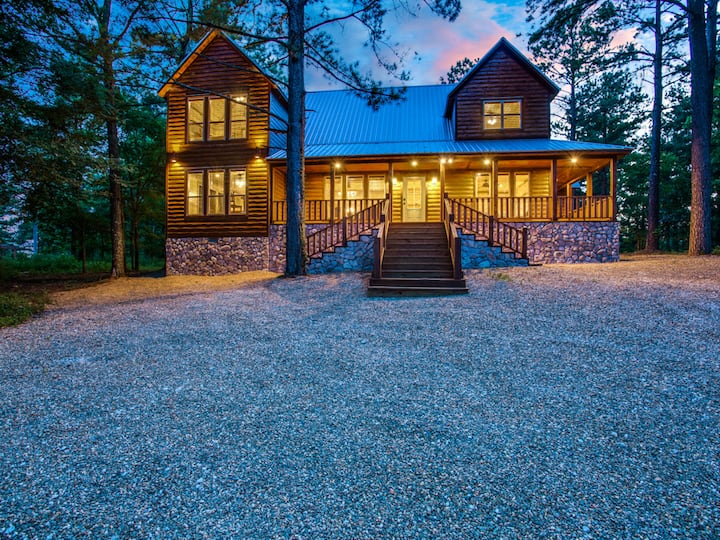 Laid Back In The Pines - Hochatown, OK