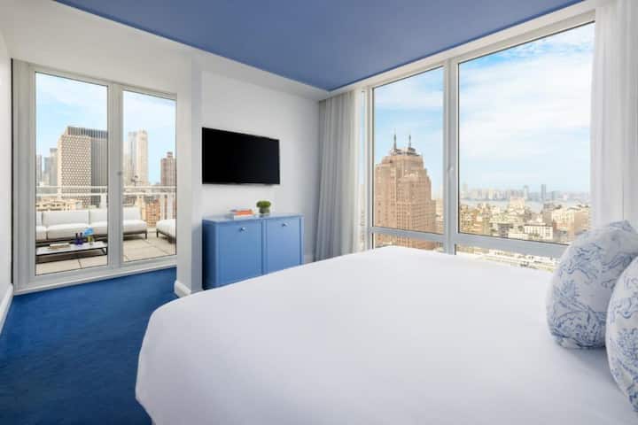 Urban Luxury | Statue Of Liberty. Fitness Center - New York