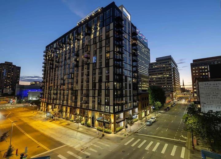 15th Floor 2b2b | Gym | Pool | 1 Mile To Us Bank - Minneapolis