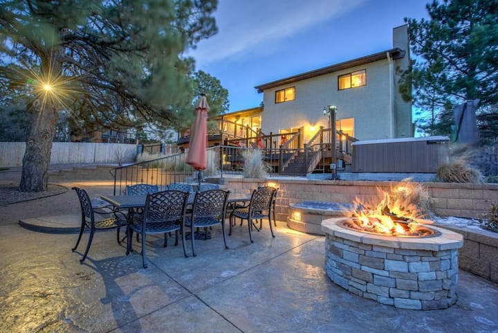 Family Haven - Hot Tub Fire Pit Bbq Ac Prime Spot! - Colorado Springs, CO