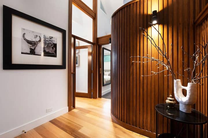 Marnies - Loft Style Country Living - Guildford, Australia