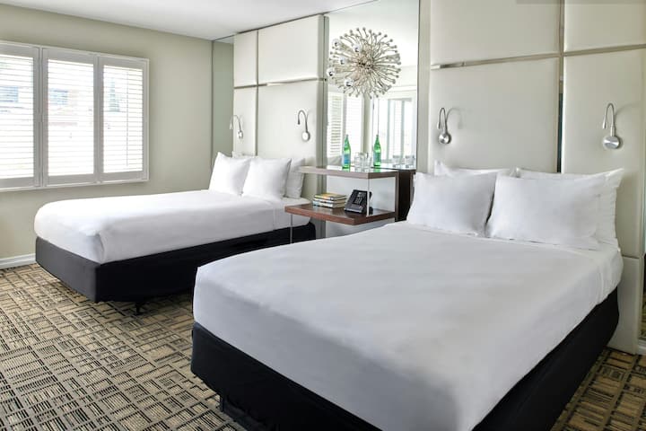Sleeps 4, Overlooking The Best Pool Party In Town - Los Ángeles, CA