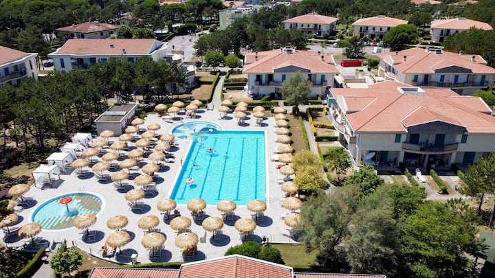 Two-bedroom Apartment With A Large Terrace - Bibione Pineda