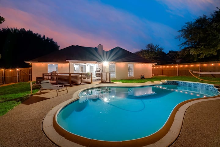 Boho Chic Home W Backyard Paradise - Pool + Grill - North Richland Hills, TX
