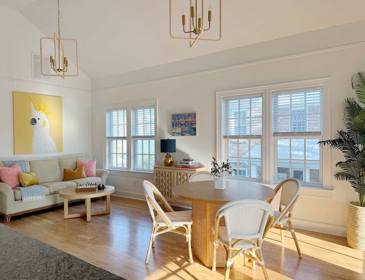 Sunny & Playful Carriage House-downtown Savannah - Savannah, GA