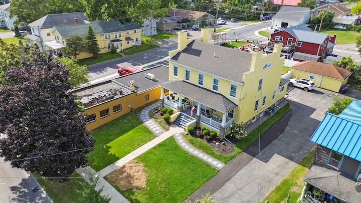 16 Guests | Wedding Venues 5 Mins | Canandaigua - Canandaigua, NY