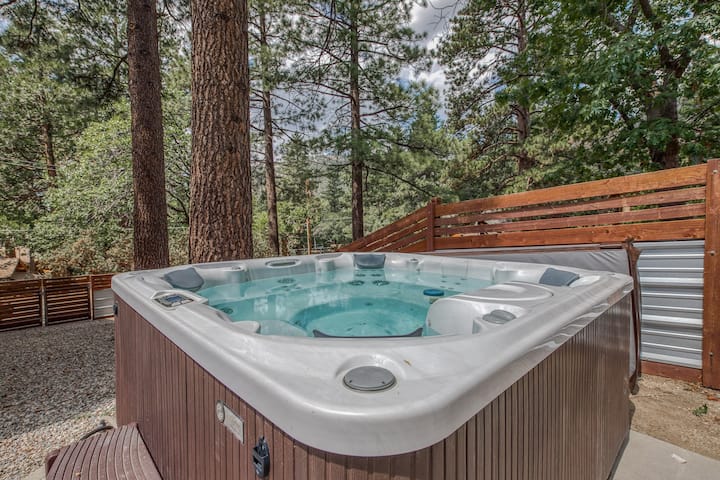 Stunning 6br Mountainview Dog Friendly | Hot Tub - アイディルワイルド＝パイン・コーブ, CA