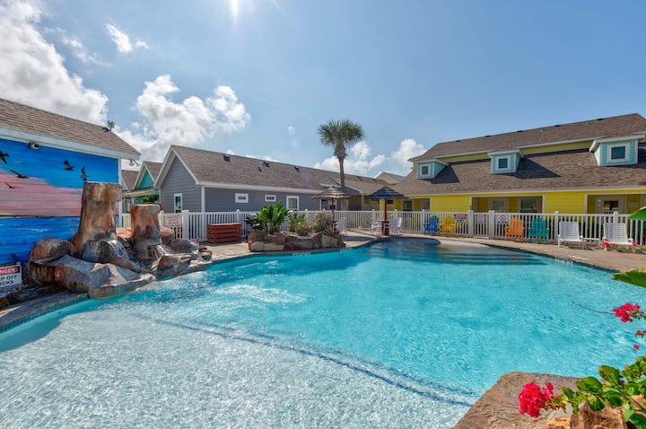 Pool, Balcony & 4br Family Retreat - Sailfish - Port Aransas, TX