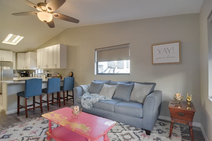 Ideally Located Palm Harbor Condo: Walk Downtown! - Palm Harbor, FL