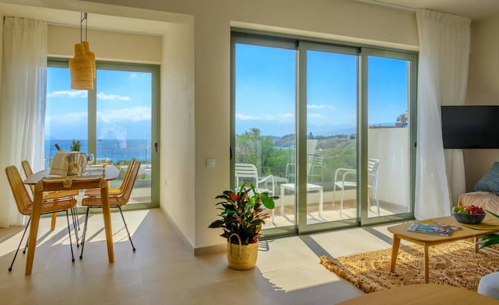 Branch Suite W Shared Pool By Roots Suites - Agios Nikolaos