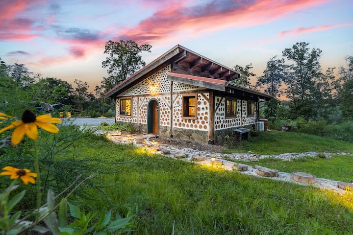 Stay In A Storybook: Handbuilt Eco Cabin In Nooga - Chattanooga, TN