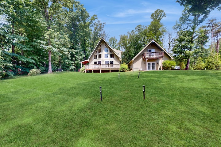 5br Lakefront Property With Dock, Beach, & Kayaks - Bumpass, VA