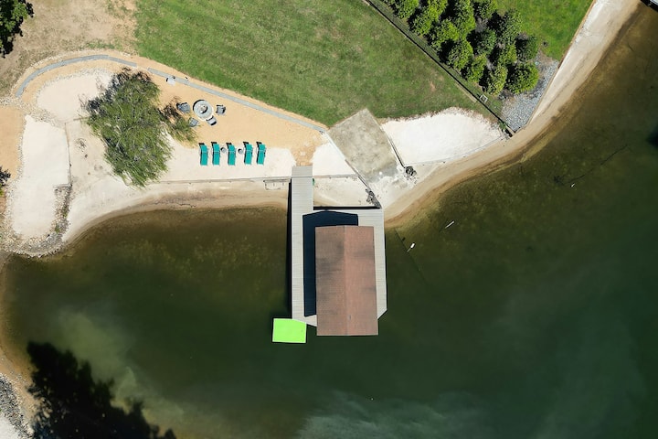 5br Lakefront Property With Dock, Beach, & Kayaks - Bumpass, VA
