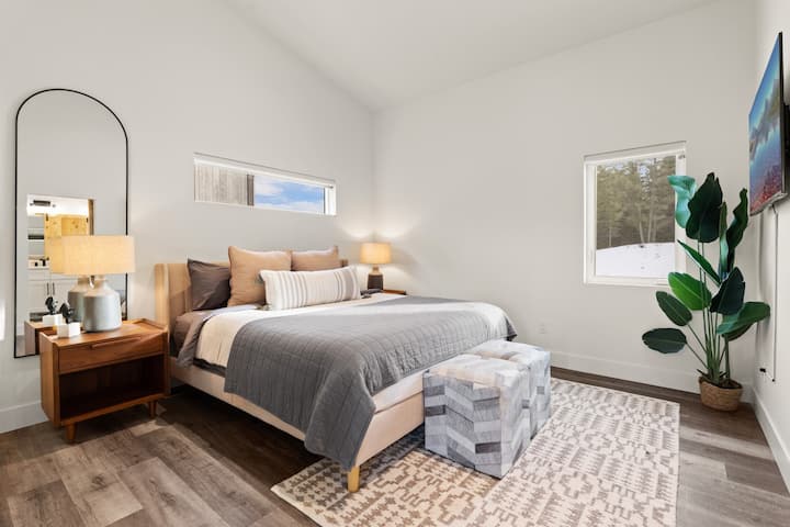 Meticulously Designed W/ Pool, Hot Tub, Fire Pit - Whitefish, MT