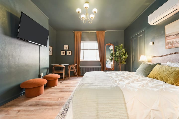 Lawrenceville Charm + Free Park - Pittsburgh, PA