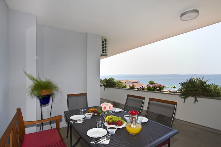 Spacious Beachfront 110 M2 Apt W. Terrace & Garden - Croacia
