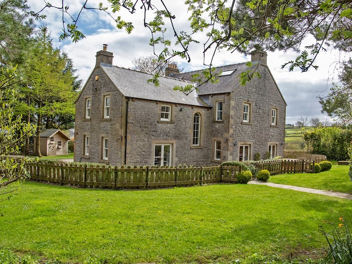7 Bed In Tideswell (93808) - Castleton