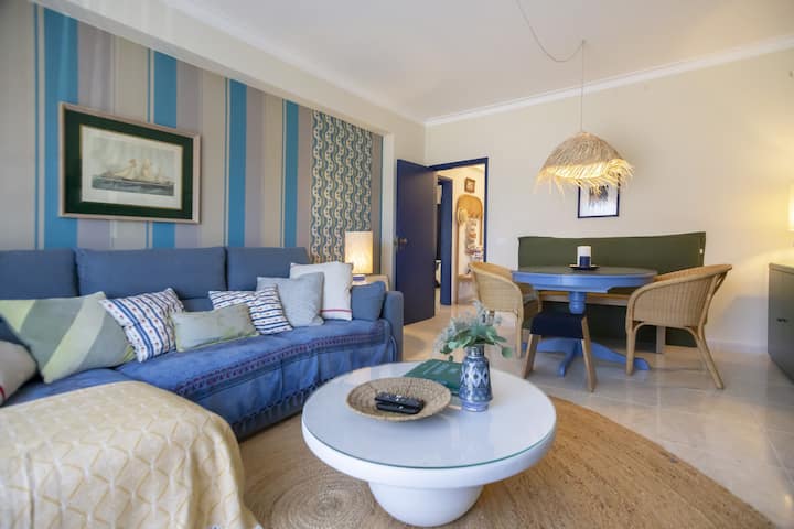 Encantador Apartamento De 2 Quartos Em Lagos - Lagos