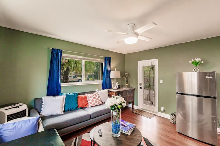 Uhost Ai | 1br Retreat | Patio & Kitchenette Stay - Hollywood, FL