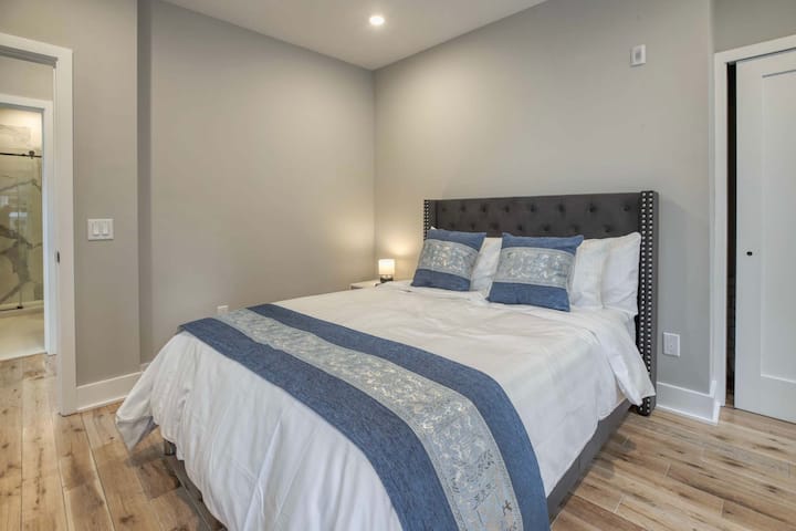 One Sky Loft | Roof Deck Suite, Queen Bed - Philadelphia, PA