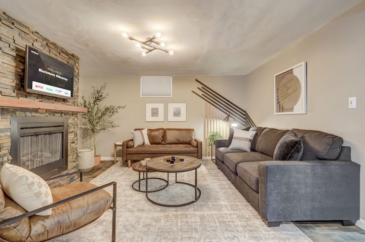 Blackstone Hideaway! Downtown Lower-level Apt! - Colorado Springs, CO