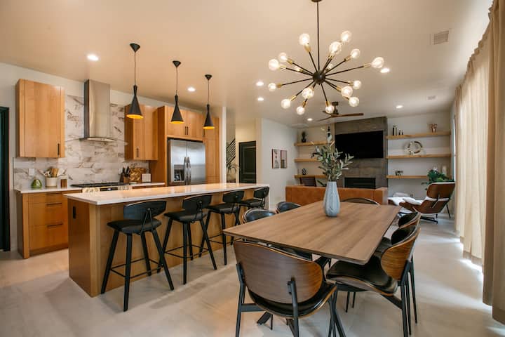The Q By Velo - Stylish Mid-century Modern Home - Albuquerque, NM